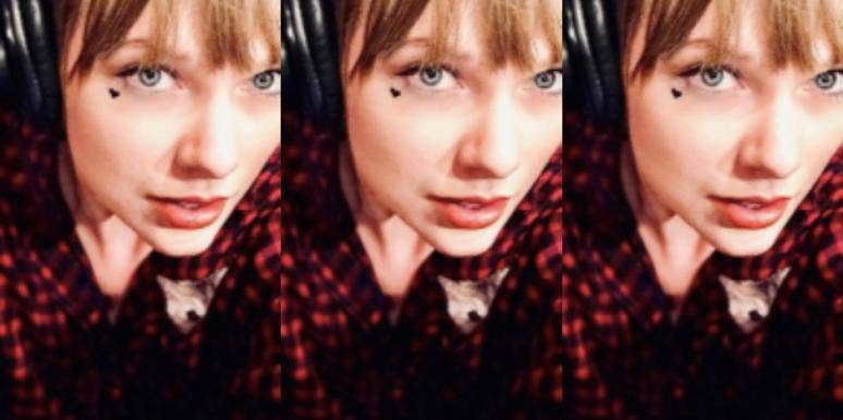 Did Taylor Swift Get A Face Tattoo Details Newl Instagram Photo Heart Tat Yourtango