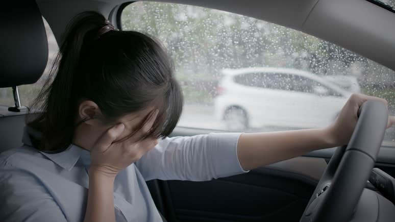 Woman Crying In Her Car Found A Note From Strangers That Made Her Day