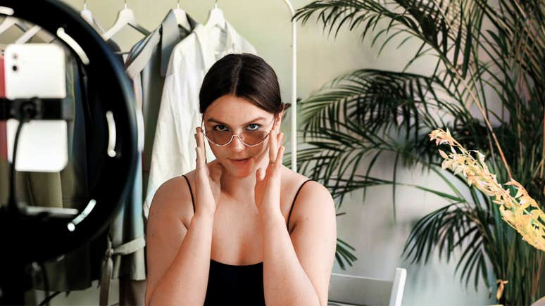 10 Subtle Signs A Woman Is Not Ready To Settle Down And Commit Ronnie Ann Ryan Yourtango