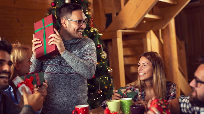 Woman Explains Why She And Her Husband Dont Give Christmas Presents To 2716
