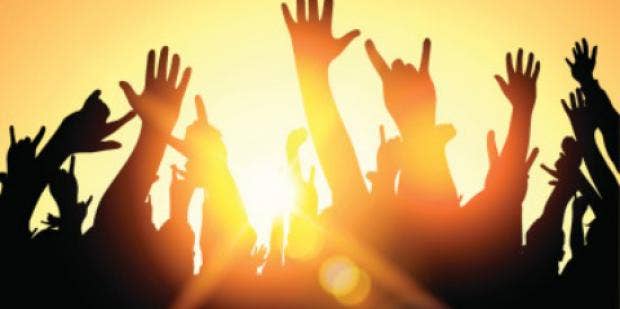 Teens Gone Wild Concert Goers Have Public Sex And Pee On Lawns Yourtango