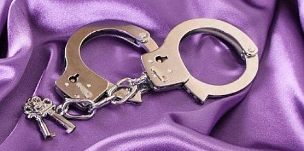 The Fifty Shades Of Grey Effect A Rise In Handcuff Incidents Yourtango
