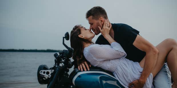 How To Tell If A Guy Is Falling For You Or Not By Reading His Body